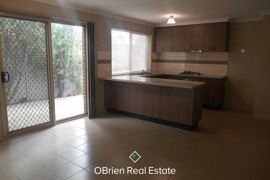 10 Maddock Drive, Cranbourne East VIC 3977 - House For Rent | Domain