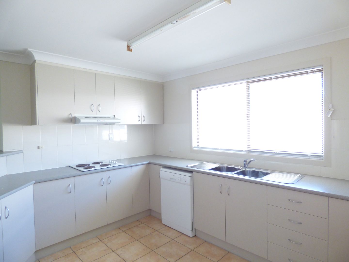 16 Marsden Crt, Roma QLD 4455 - House For Rent - $480 | Domain