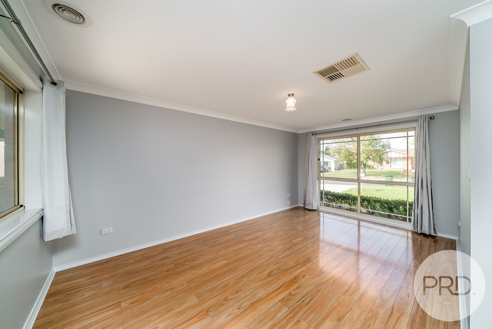 23 Kaldari Cresent, Glenfield Park NSW 2650 - House For Rent | Domain