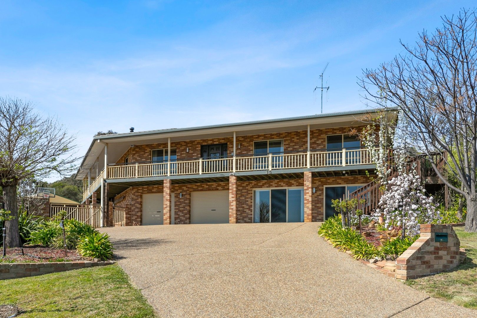 15 Pine Place, Karabar NSW 2620 - House For Rent | Domain