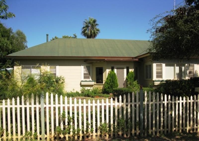 5 Cameron Street, Narrabri | Property History & Address Research | Domain