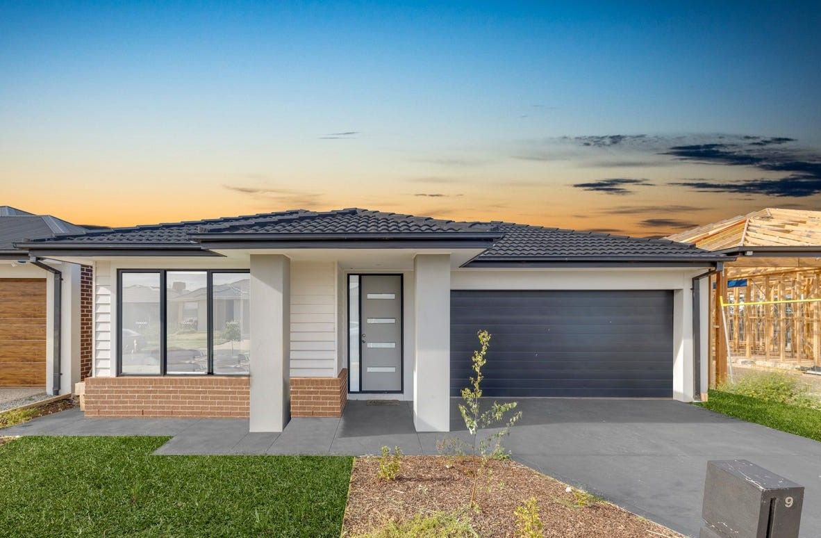 9 Loch Street, Thornhill Park VIC 3335 - House For Rent | Domain