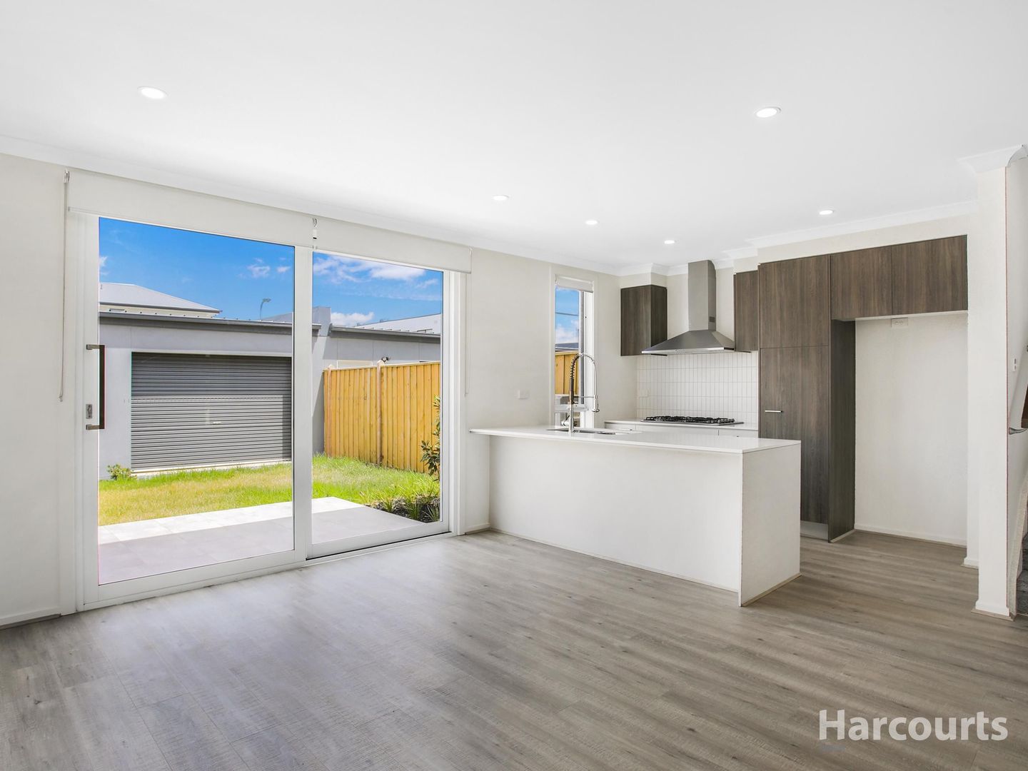 16 Portobello Boulevard, Clyde North VIC 3978 - Townhouse For Rent ...