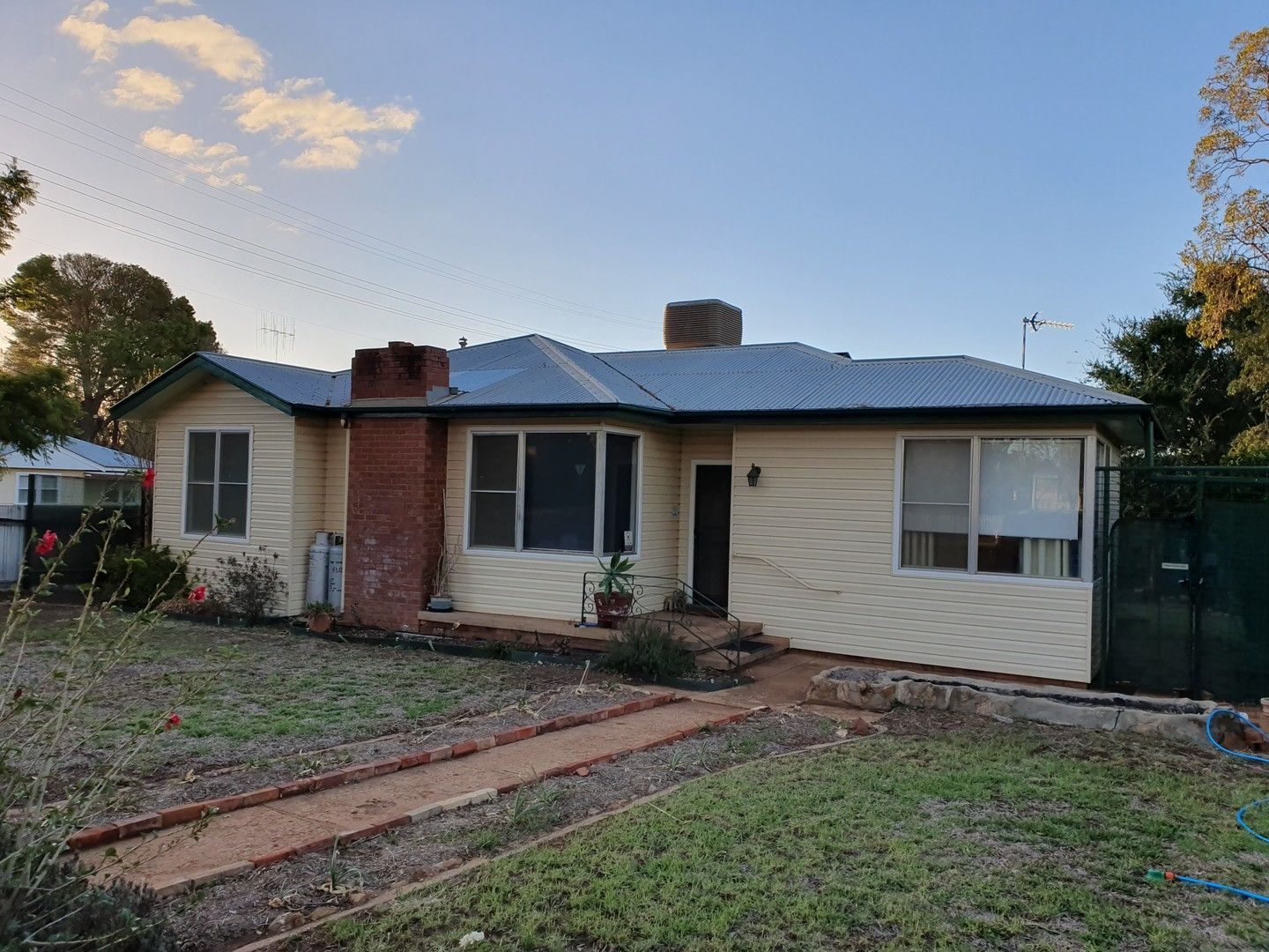 9 MAHONGA ST, Condobolin NSW 2877 | Domain