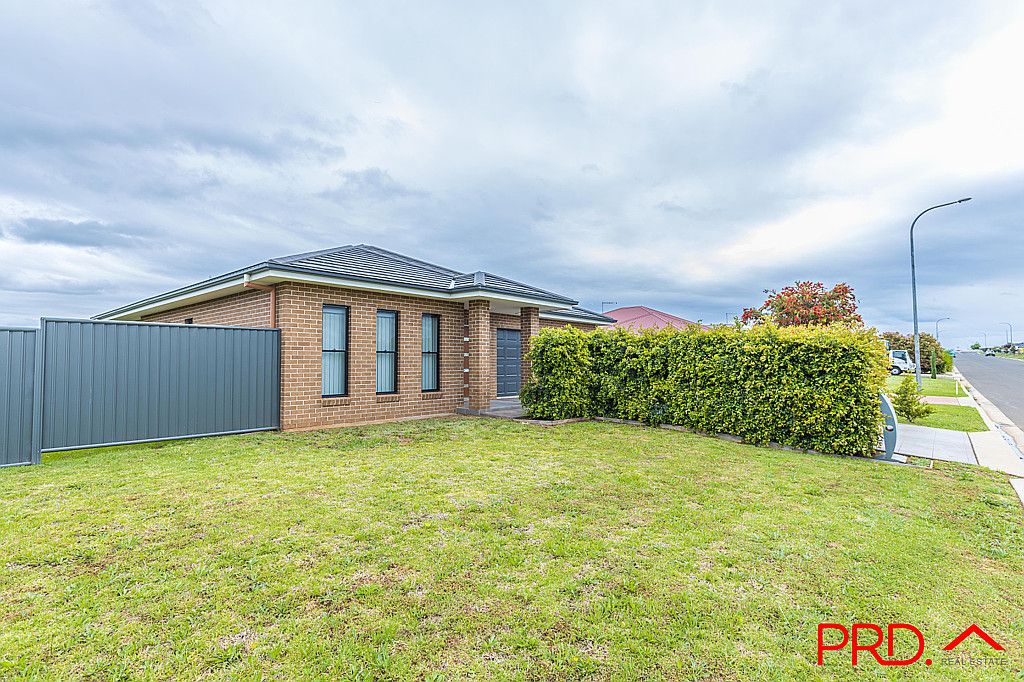 31 Grand Meadows Drive, Tamworth NSW 2340 - House For Rent | Domain
