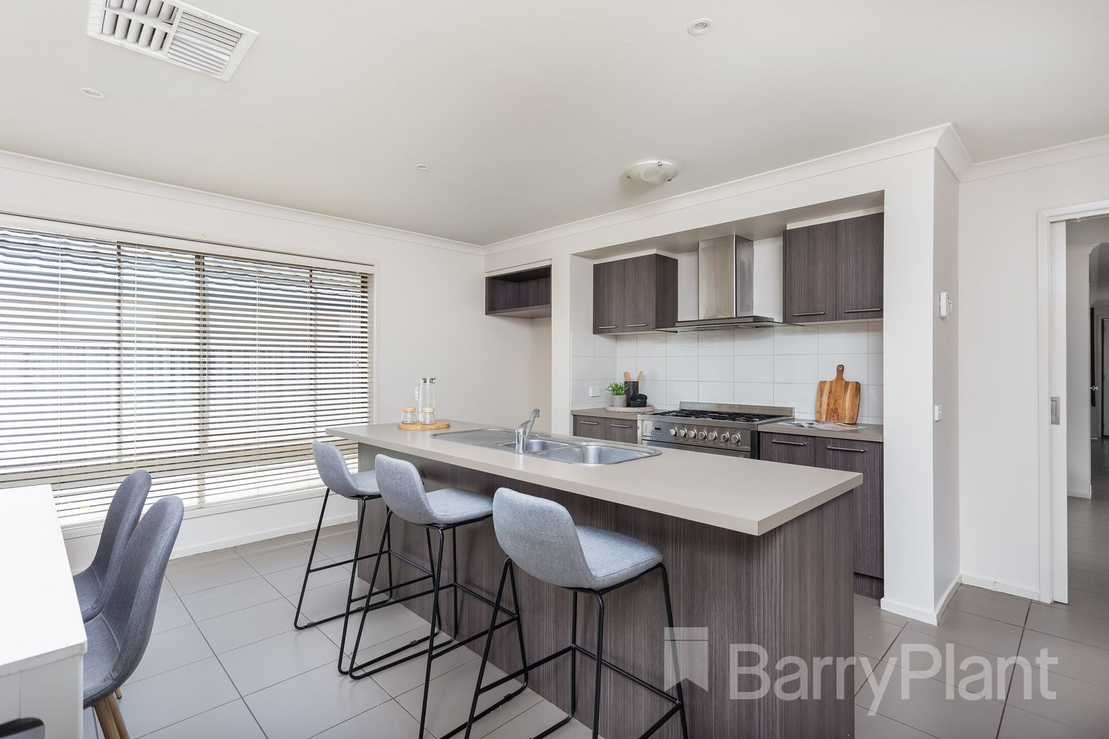 Sold 28 Rivulet Drive, Point Cook VIC 3030 on 02 Mar 2023 - 2018297797 ...