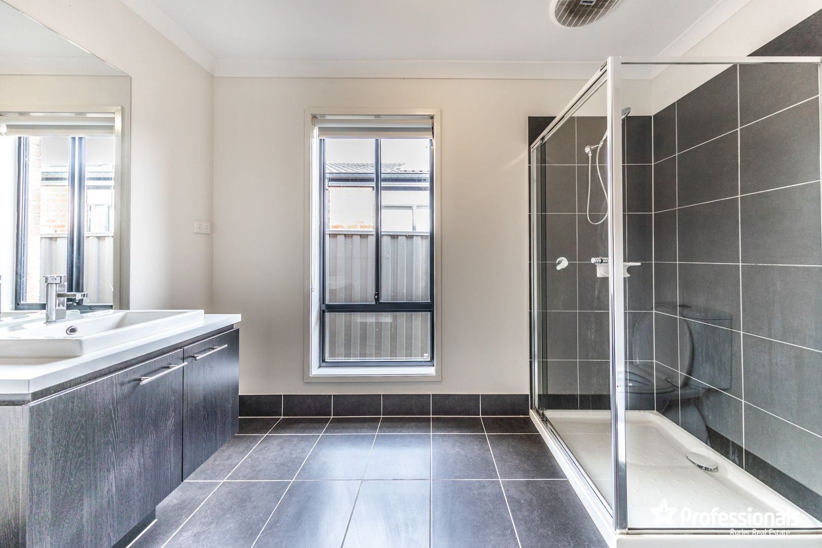 15 Phoenix Cct, Brookfield VIC 3338 - House For Rent | Domain