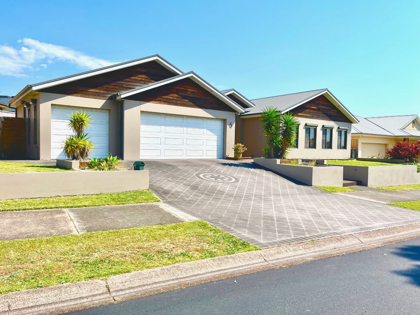 Fletcher NSW 2287 - 5 beds house for Sale, Expression of interest ...