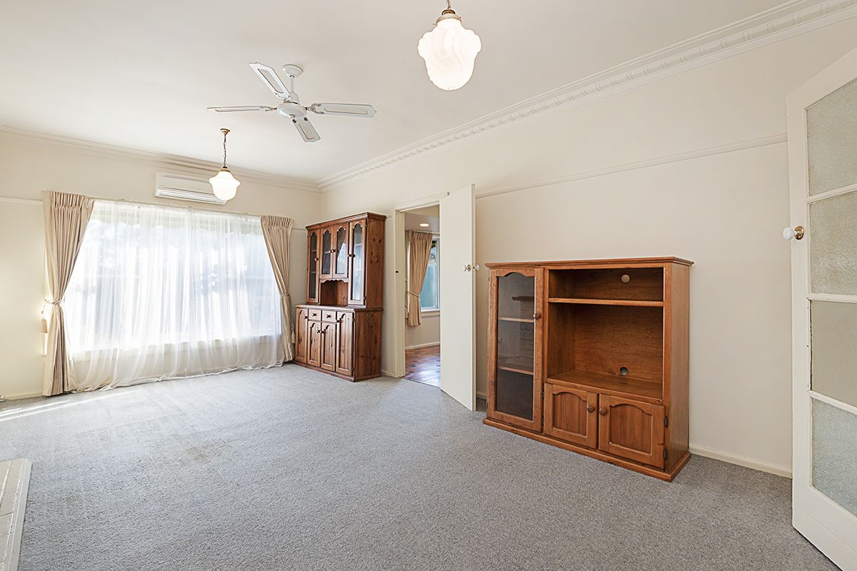 2 Lawson Street, Hamilton VIC 3300 | Domain