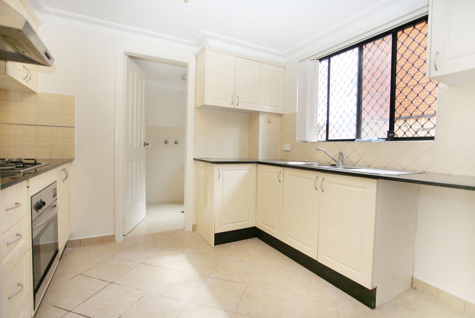 3/32 North Parade, Campsie NSW 2194 - Townhouse For Rent | Domain