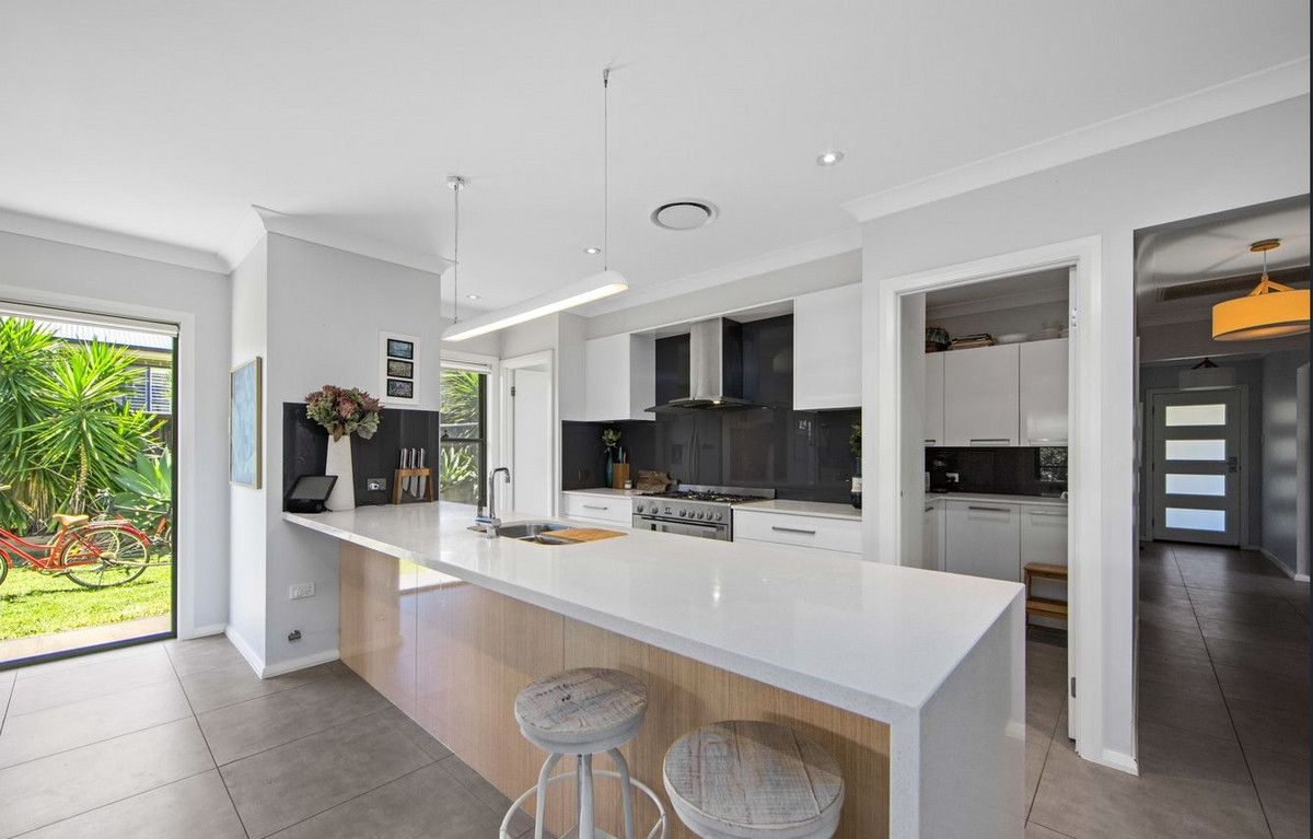 5 Yarralumla Parade, Thrumster NSW 2444 - House For Rent | Domain