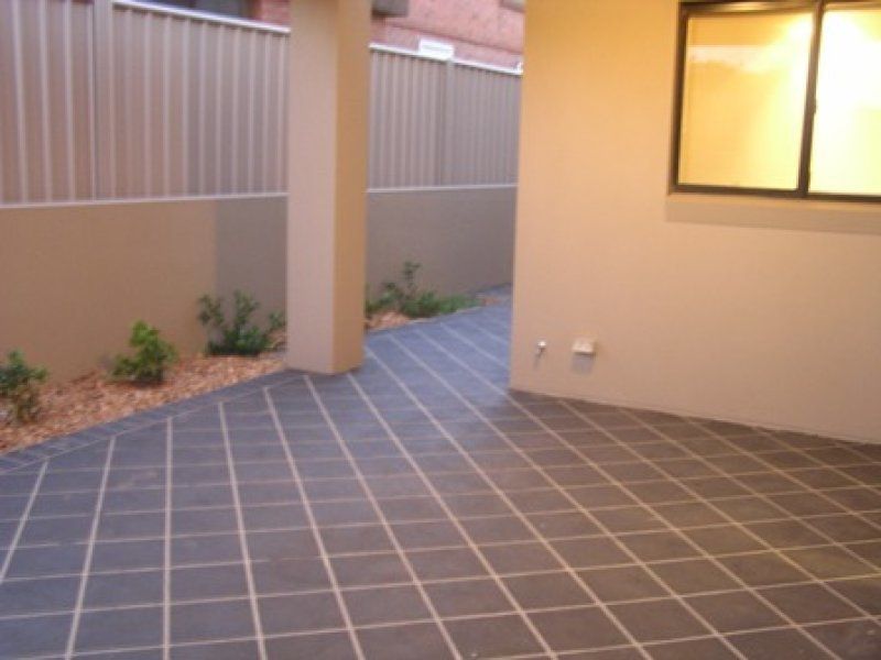 1/52A Bridge Street, Coniston NSW 2500 - Townhouse For Rent | Domain