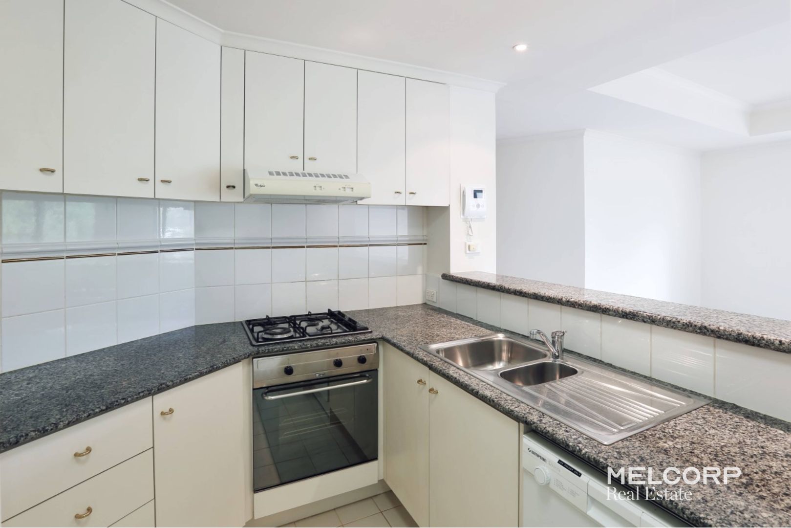 328/299 Spring Street, Melbourne VIC 3000 - Apartment For Rent - $670 ...