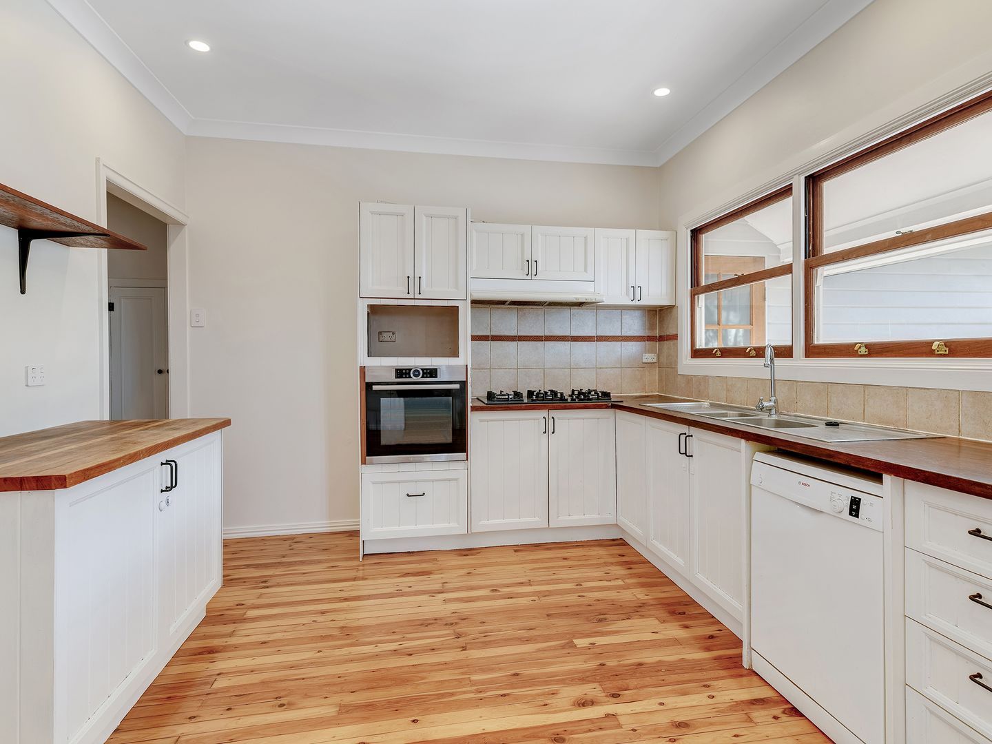 11 Patterson Street, Wynnum QLD 4178 - House For Rent | Domain