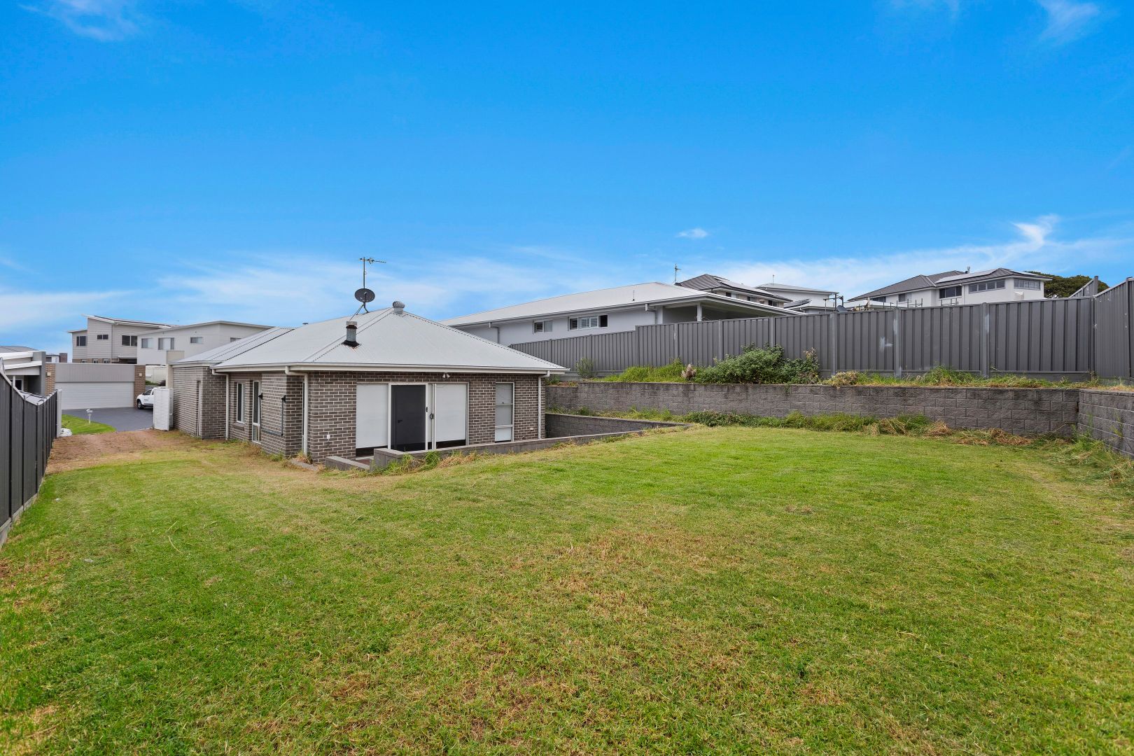 5 Elizabeth Circuit, Flinders NSW 2529 - House For Rent | Domain