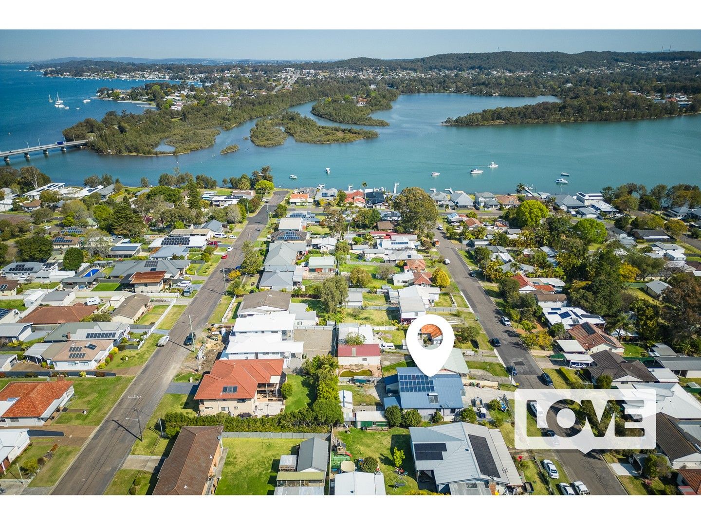 10 Lake Road, Fennell Bay NSW 2283 | Domain