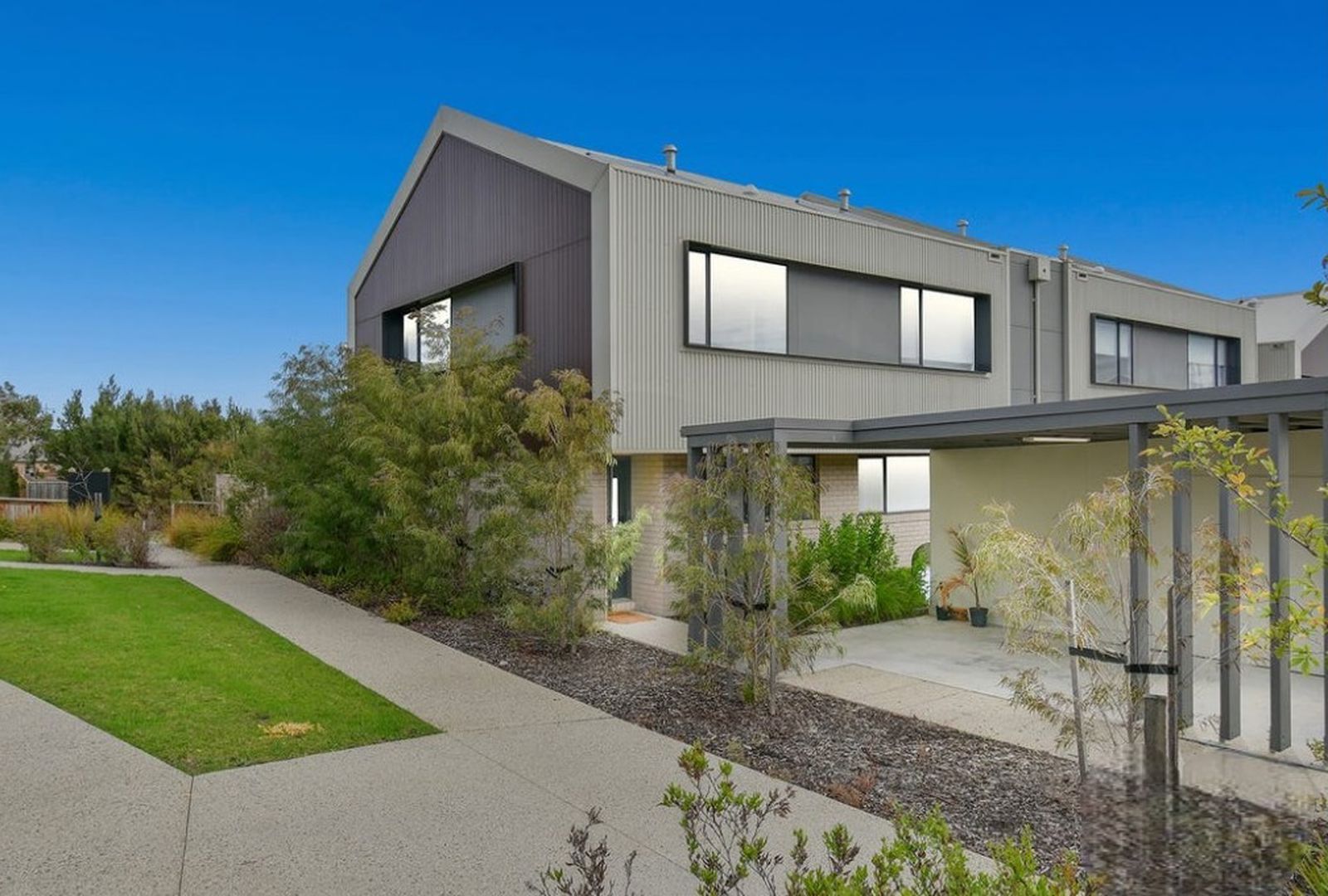 40 Boutique Lane, Cranbourne West VIC 3977 - Townhouse For Rent - $450 ...