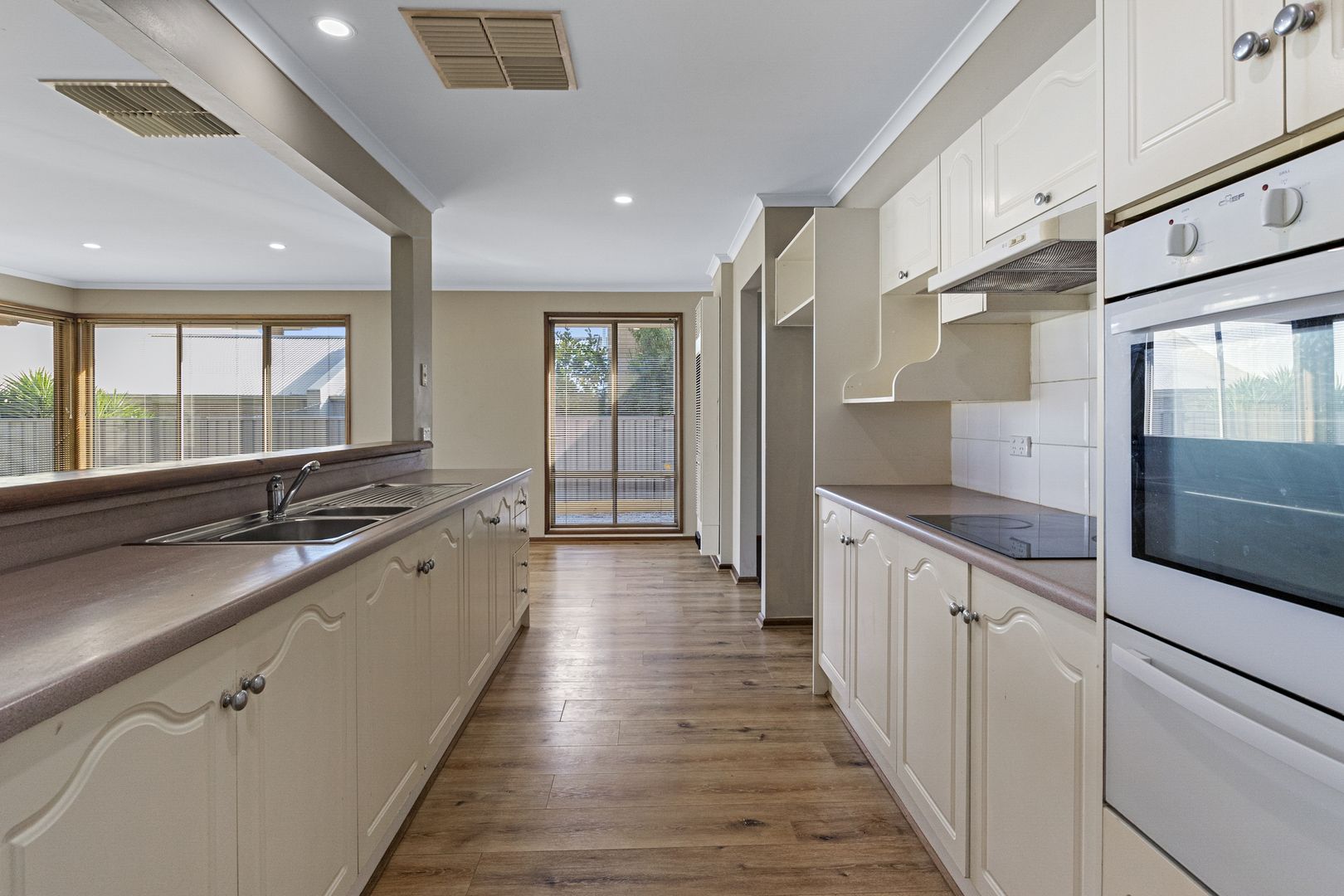 142 Murray Rd, Port Noarlunga SA 5167 - House For Rent | Domain