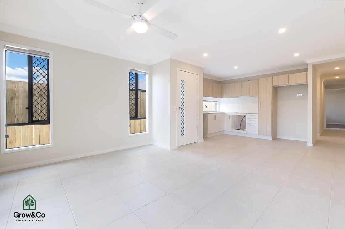 27b Gem Circuit Park Ridge Qld 4125 House For Rent Domain
