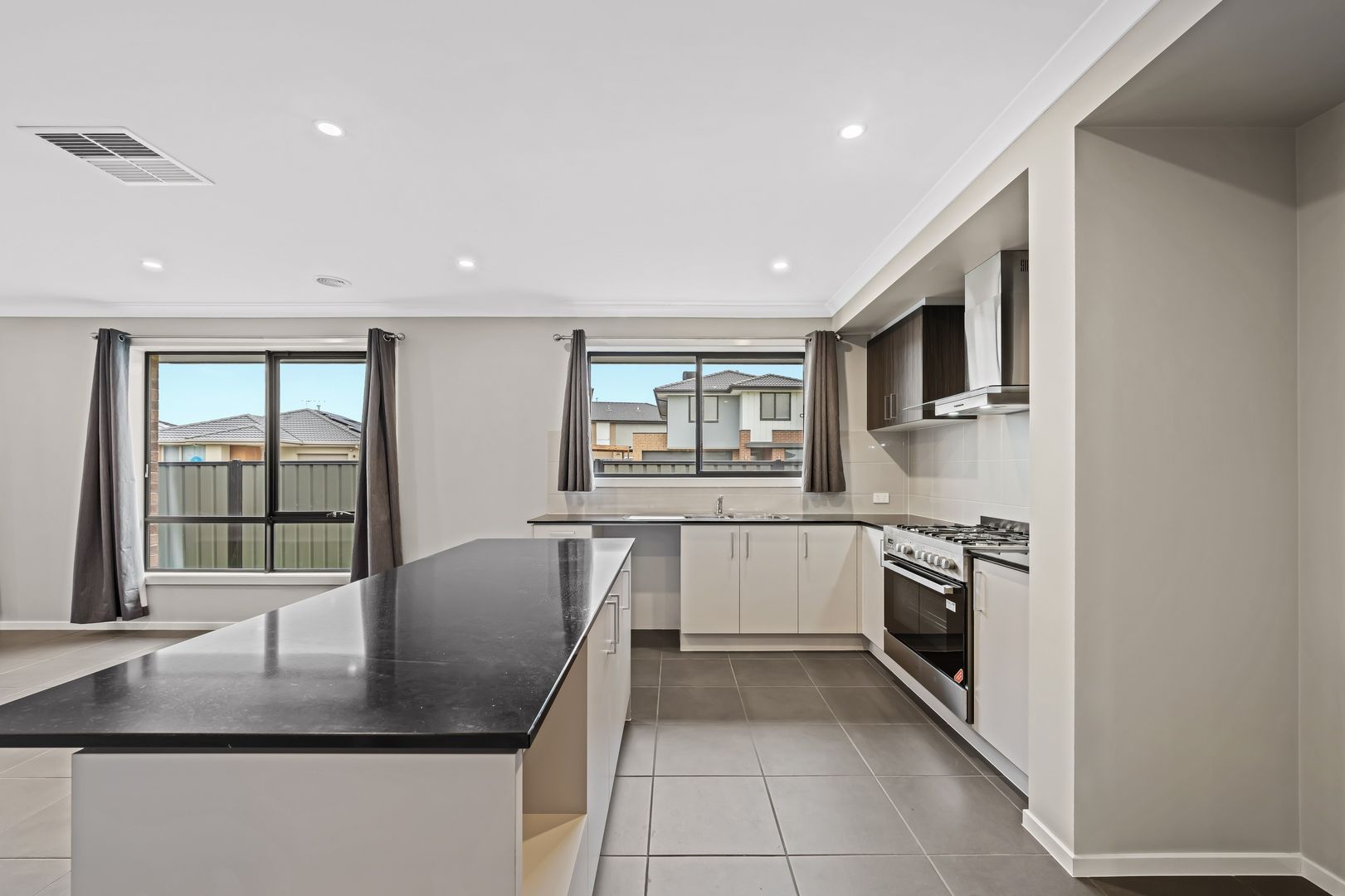 5 Applejack Boulevard, Clyde VIC 3978 - House For Rent - $525 | Domain