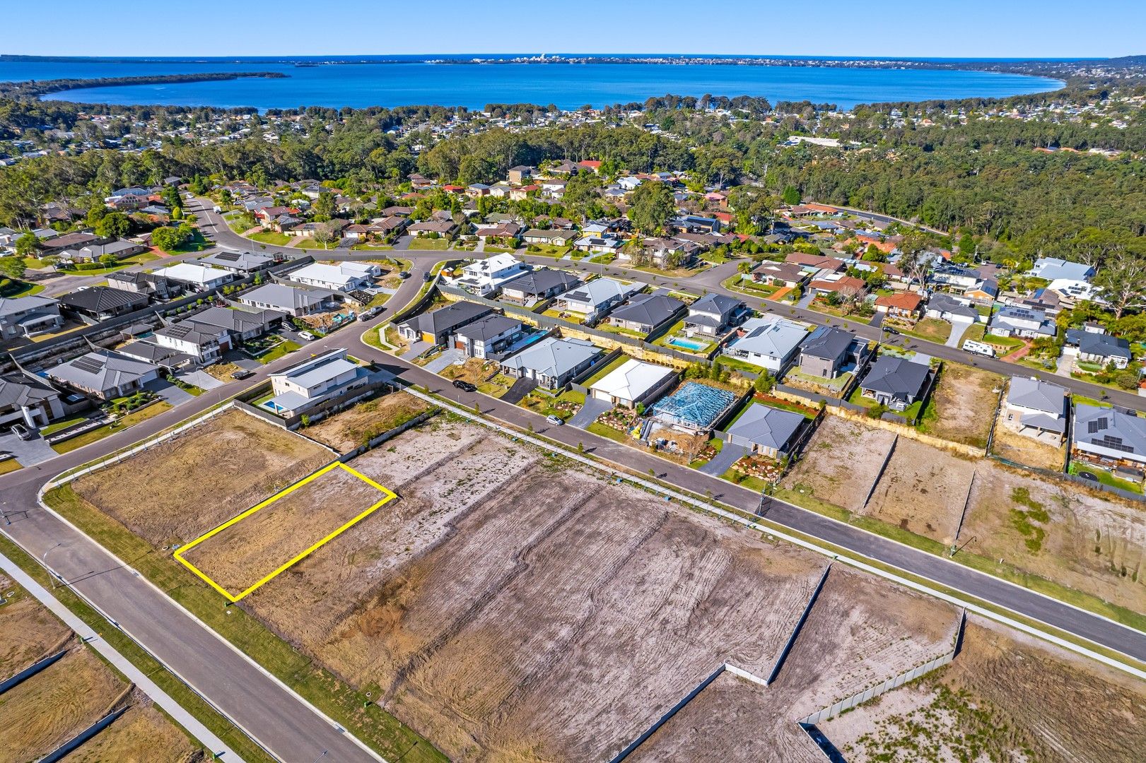 4 Candlebark Avenue, Berkeley Vale NSW 2261 | Domain