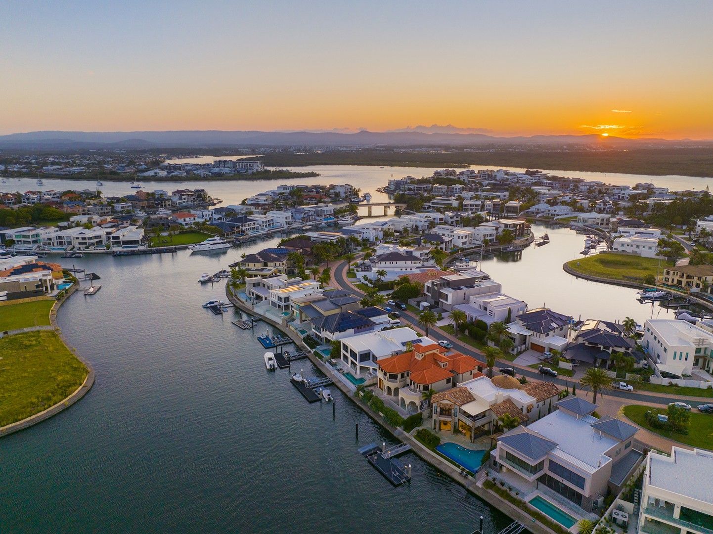 Sovereign Islands QLD 4216 - 6 beds house for Sale - 2018591739 | Domain