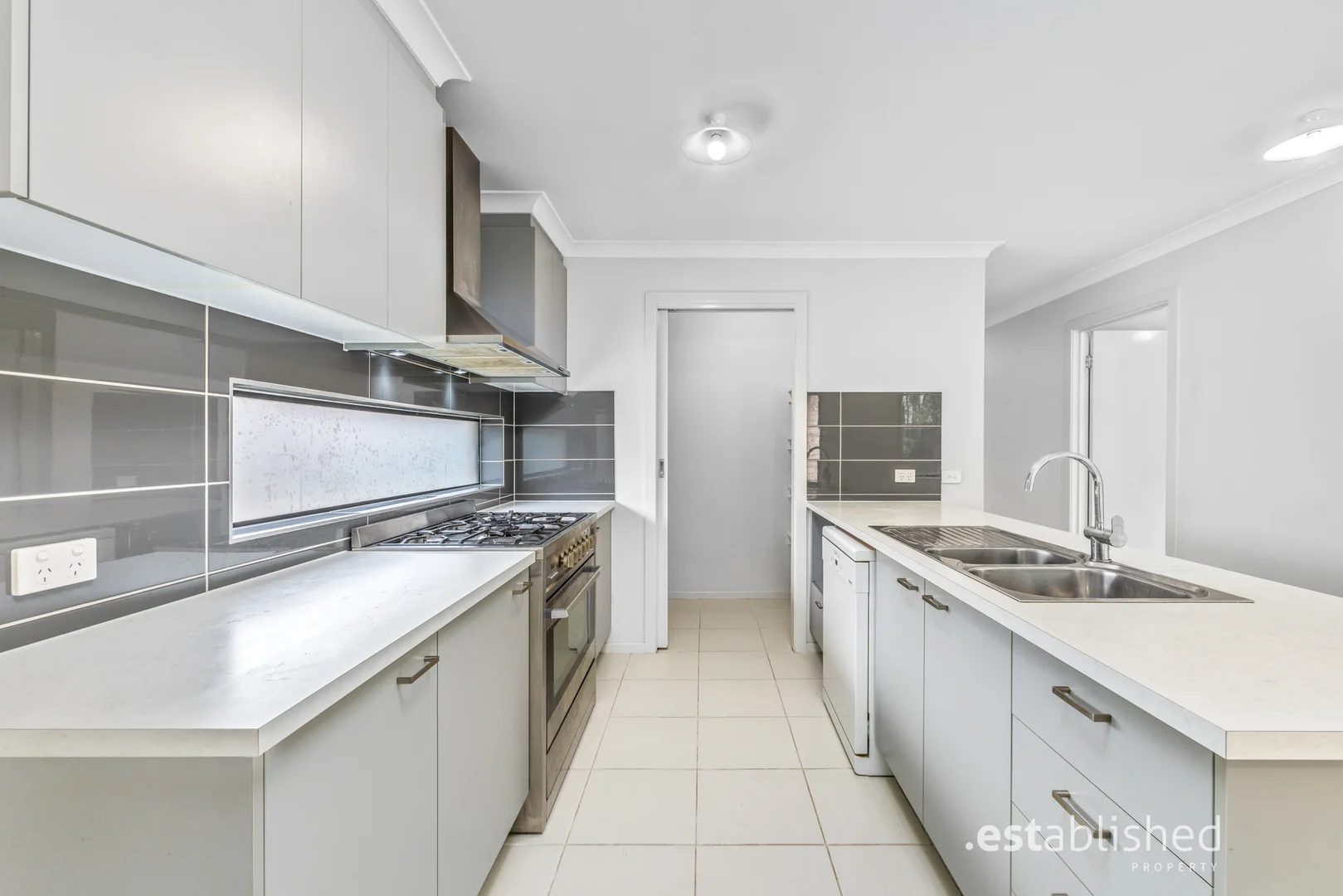 5 Forrester Grove, Fraser Rise VIC 3336 - House For Rent | Domain