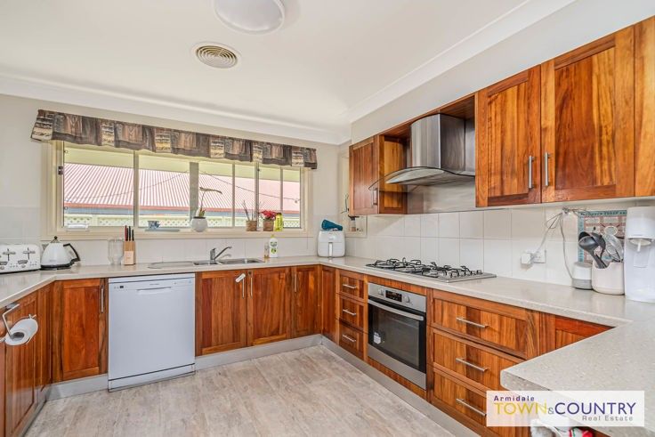 10 Rusden Court, Armidale NSW 2350 - House For Rent | Domain