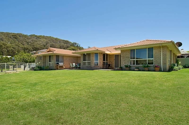 21 Spoon Rocks Road, Caves Beach | Property History & Address Research ...