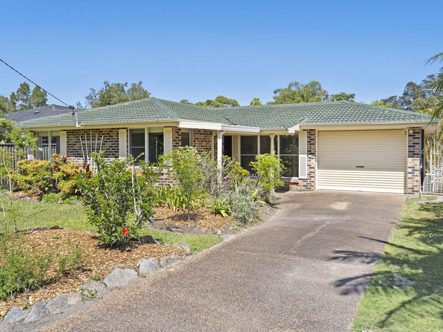 2 Compass Close, Bateau Bay NSW 2261 - House For Rent | Domain