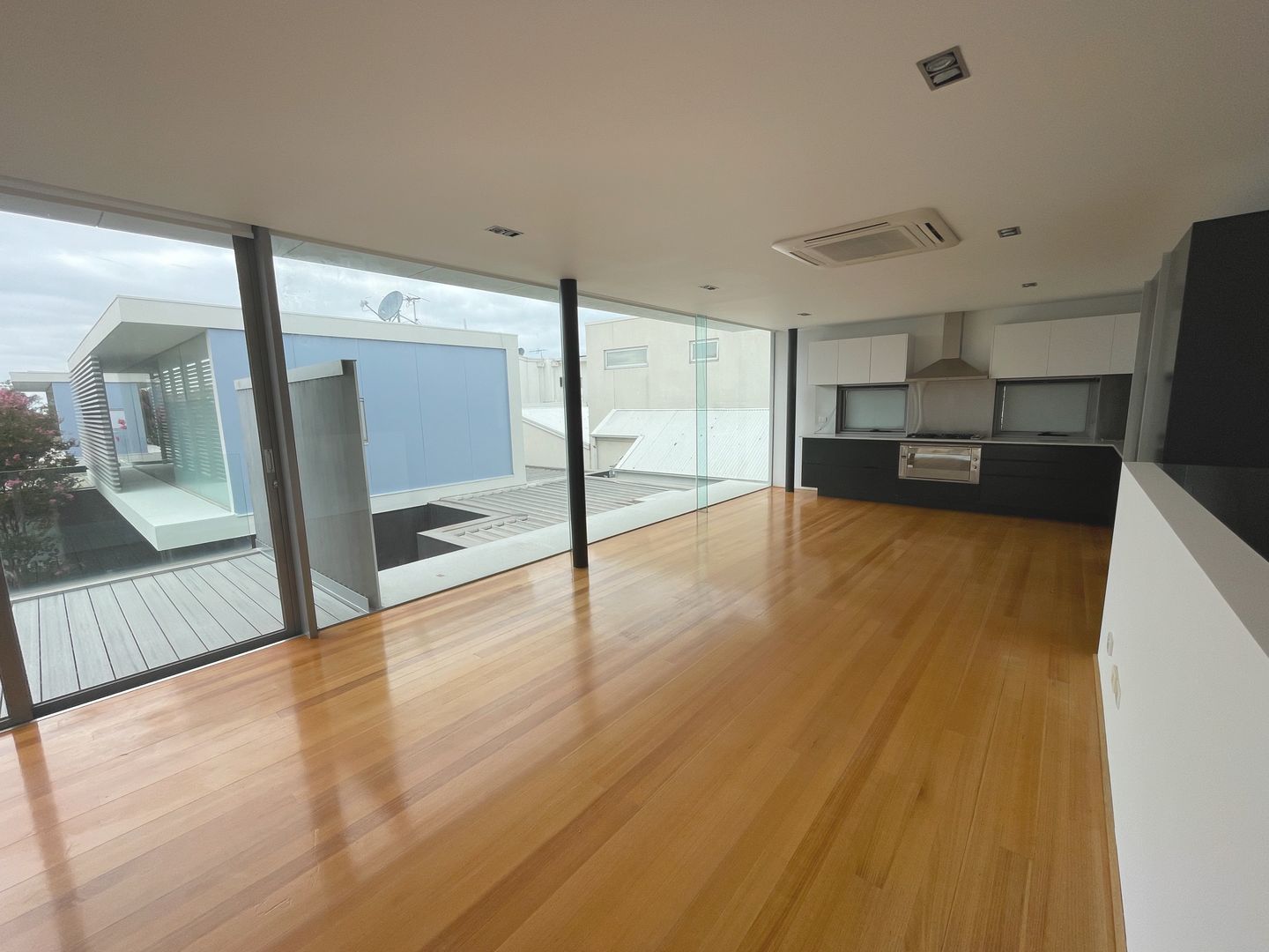 3/23 Beach, Seaholme VIC 3018 - Townhouse For Rent - $750 | Domain