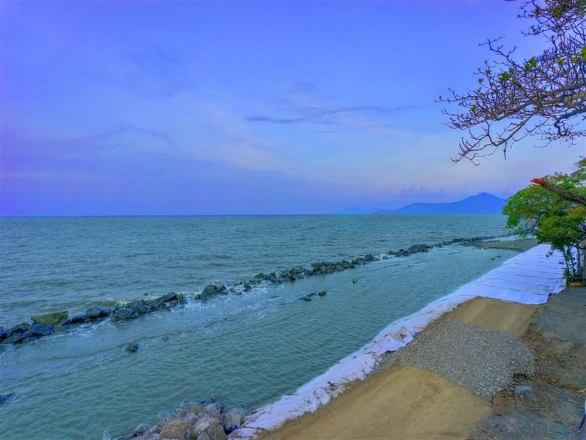 2-4 Machans Street, Machans Beach QLD 4878 - House For Rent | Domain