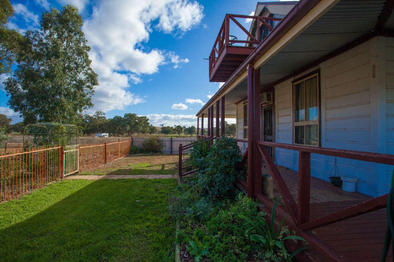 3956 Renshaw Mcgirr Way, North Yeoval | Property History & Address ...