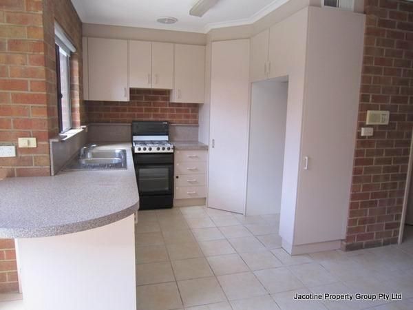 2/8 Fintonia Street, Hughesdale VIC 3166 - House For Rent - $575 | Domain