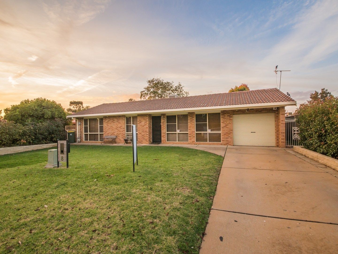 8 Hopkins Parade, Dubbo | Property History & Address Research | Domain