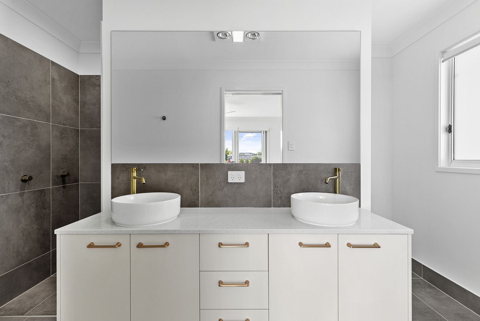 Oxley QLD 4075 - 4 beds house for Sale, $1,008,000 Great Investment ...