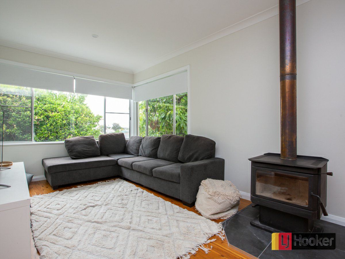 2 Macquarie Street, North Tamworth NSW 2340 - House For Rent | Domain