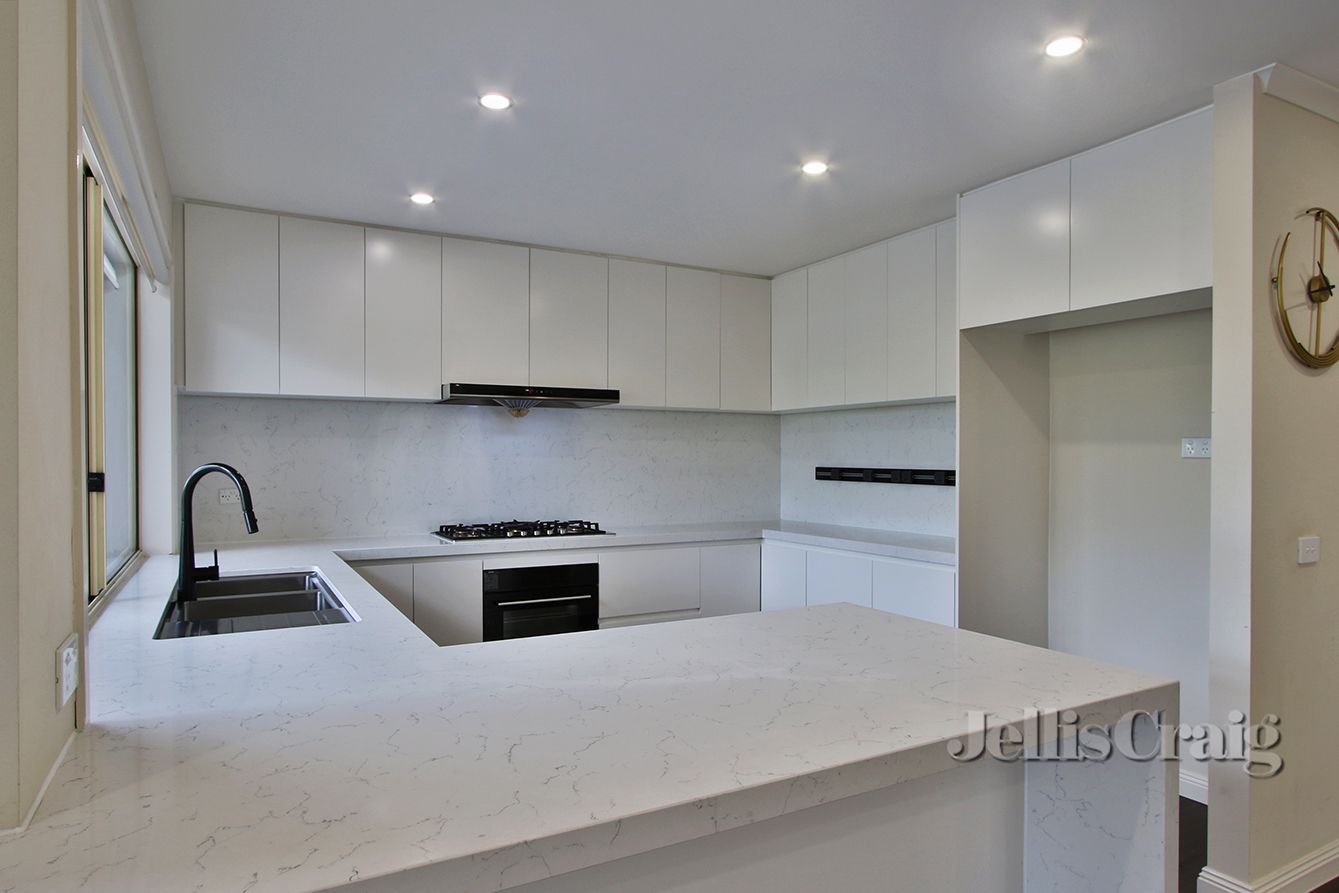 40 Huntingtower Crescent, Mount Waverley VIC 3149 - House For Rent ...