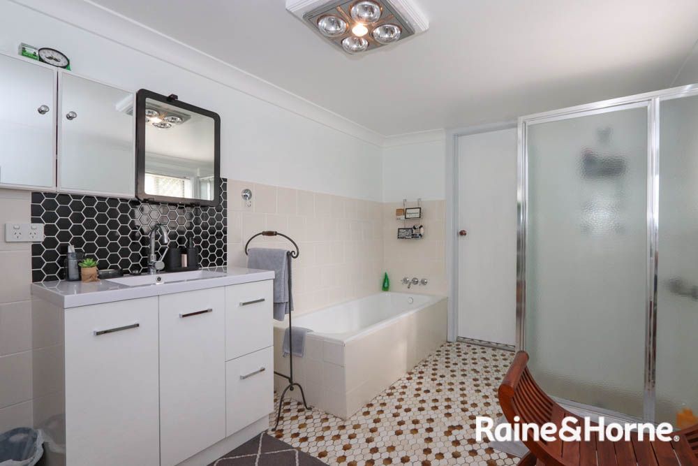 77 Bant Street Fully Furnished, South Bathurst NSW 2795 - House For ...