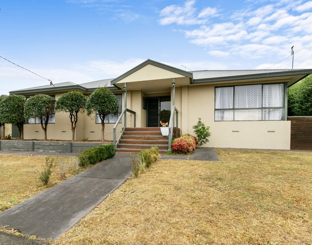 3 Walker Parade, Churchill | Property History & Address Research | Domain