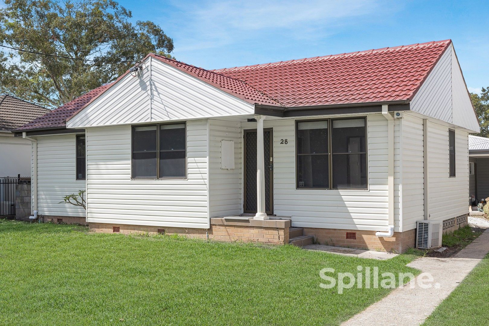 28 Flame Street, Gateshead NSW 2290 - House For Rent | Domain