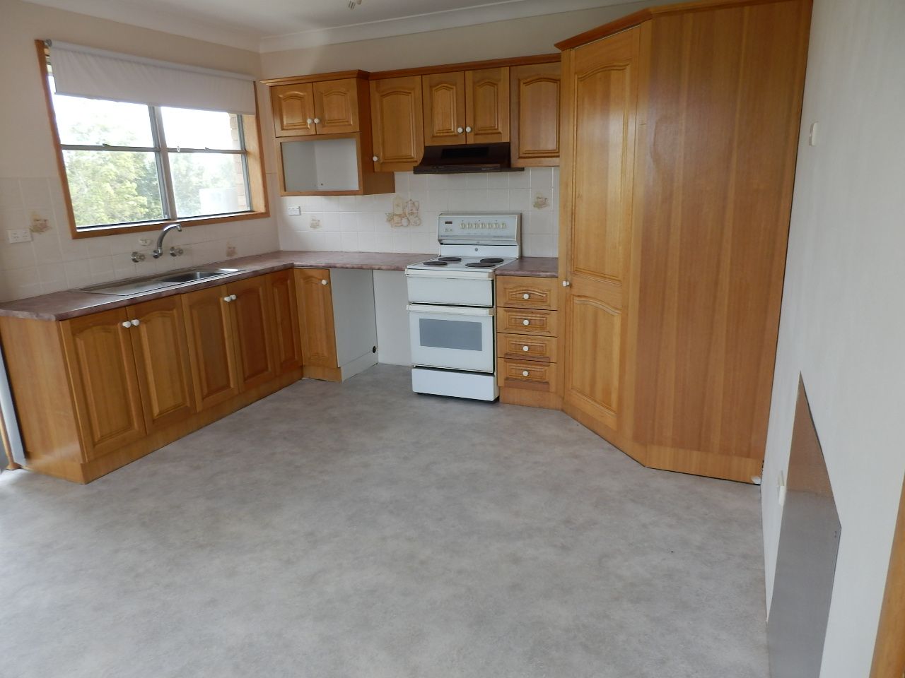 33 Matthews Drive, Mount Warrigal NSW 2528 - House For Rent - $650 | Domain