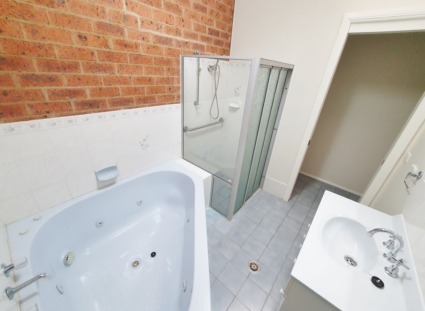 6B Ellis Park Close, Dubbo NSW 2830 - Semi-detached For Rent | Domain