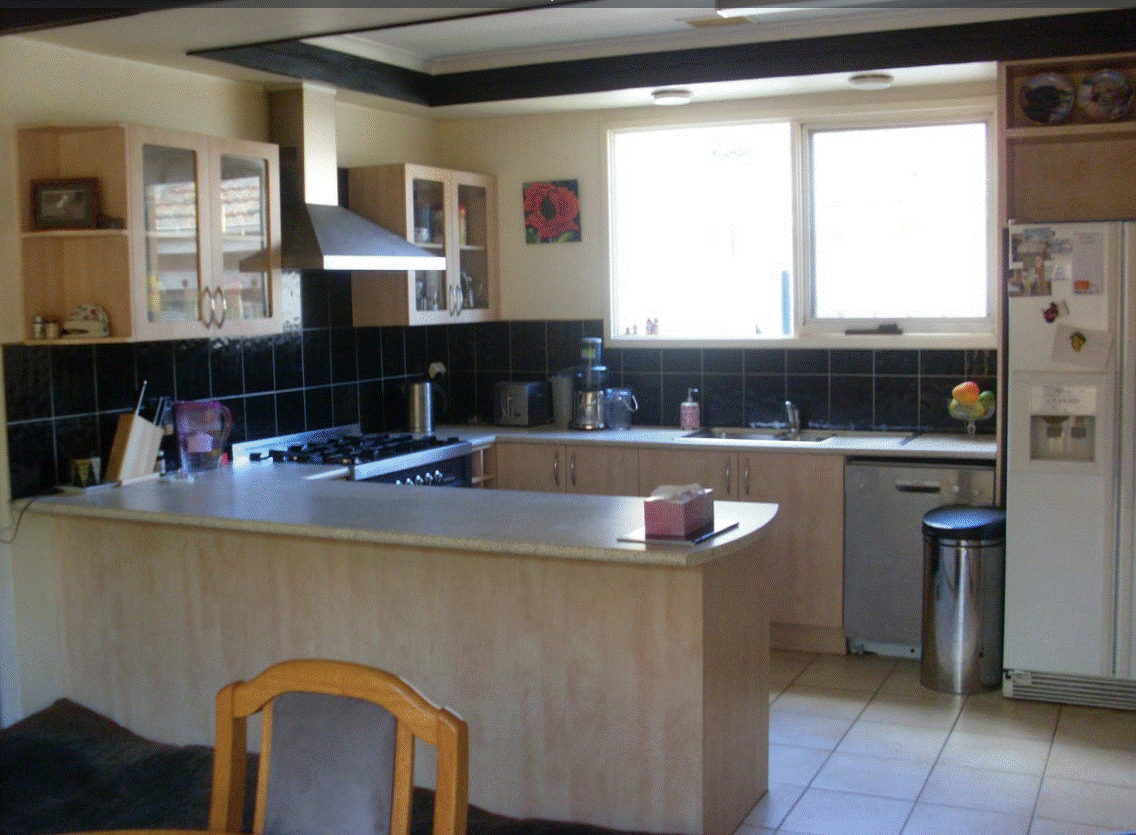 32 Wells Road, Beaumaris VIC 3193 - House For Rent - $875 | Domain