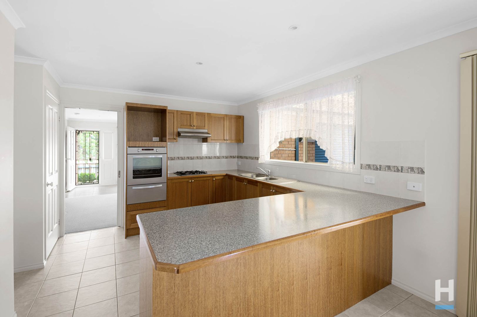 8 Wakenshaw Crescent, Pakenham VIC 3810 - House For Rent | Domain