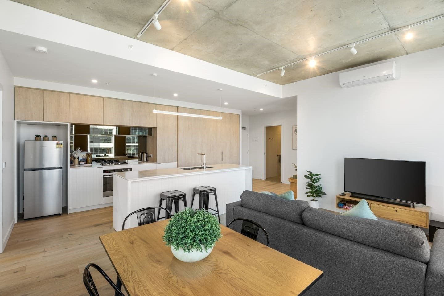 606/36-48 Ryrie St, Geelong VIC 3220 - Apartment For Rent - $550 | Domain