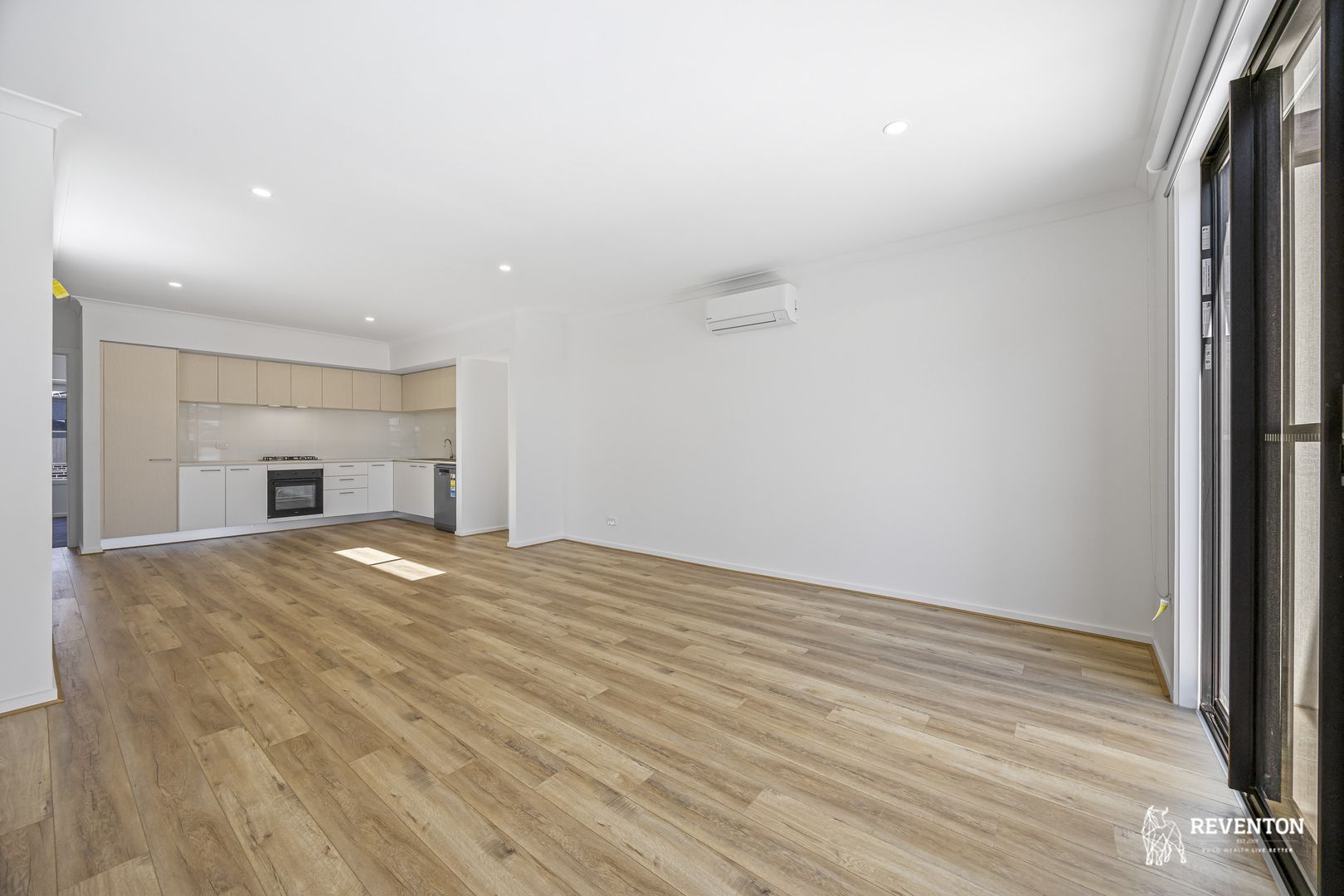 25 Amazing Bvd, Fraser Rise VIC 3336 - Townhouse For Rent - $500 | Domain