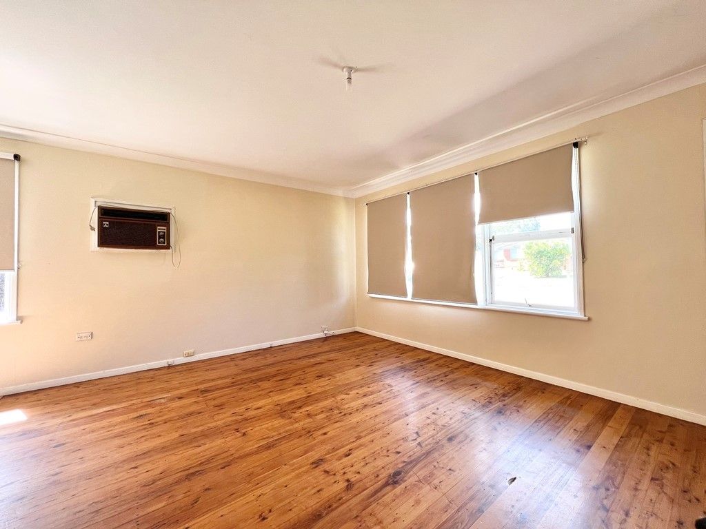 11 Woodview Road, Oxley Park NSW 2760 - House For Rent - $550 | Domain