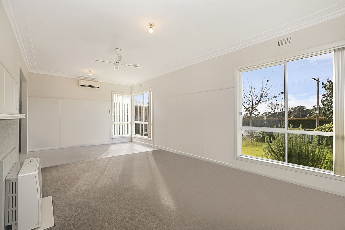 15 Roberts Street, Hamilton VIC 3300 | Domain