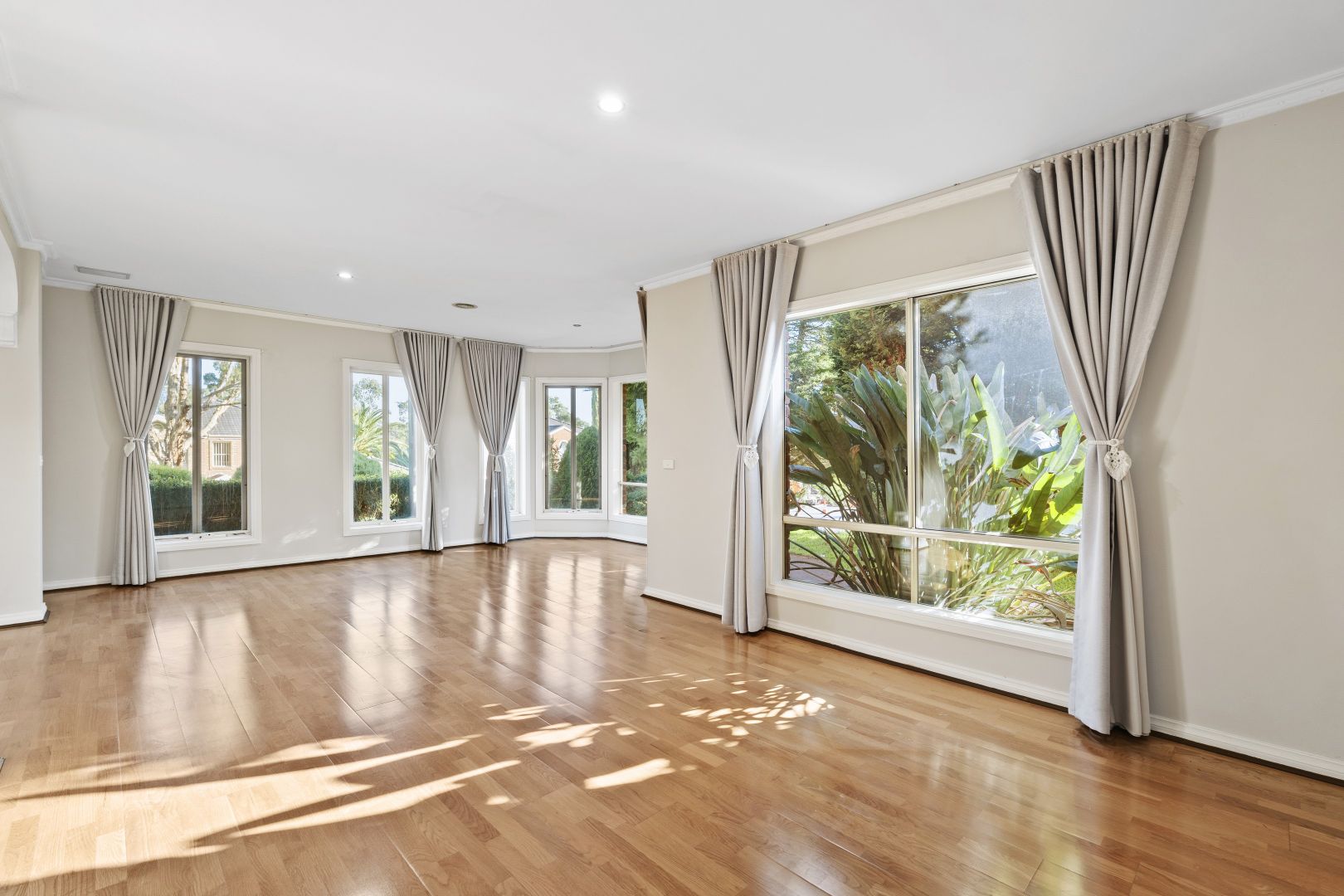 8 Thompson Drive, Wantirna VIC 3152 - House For Rent - $790 | Domain